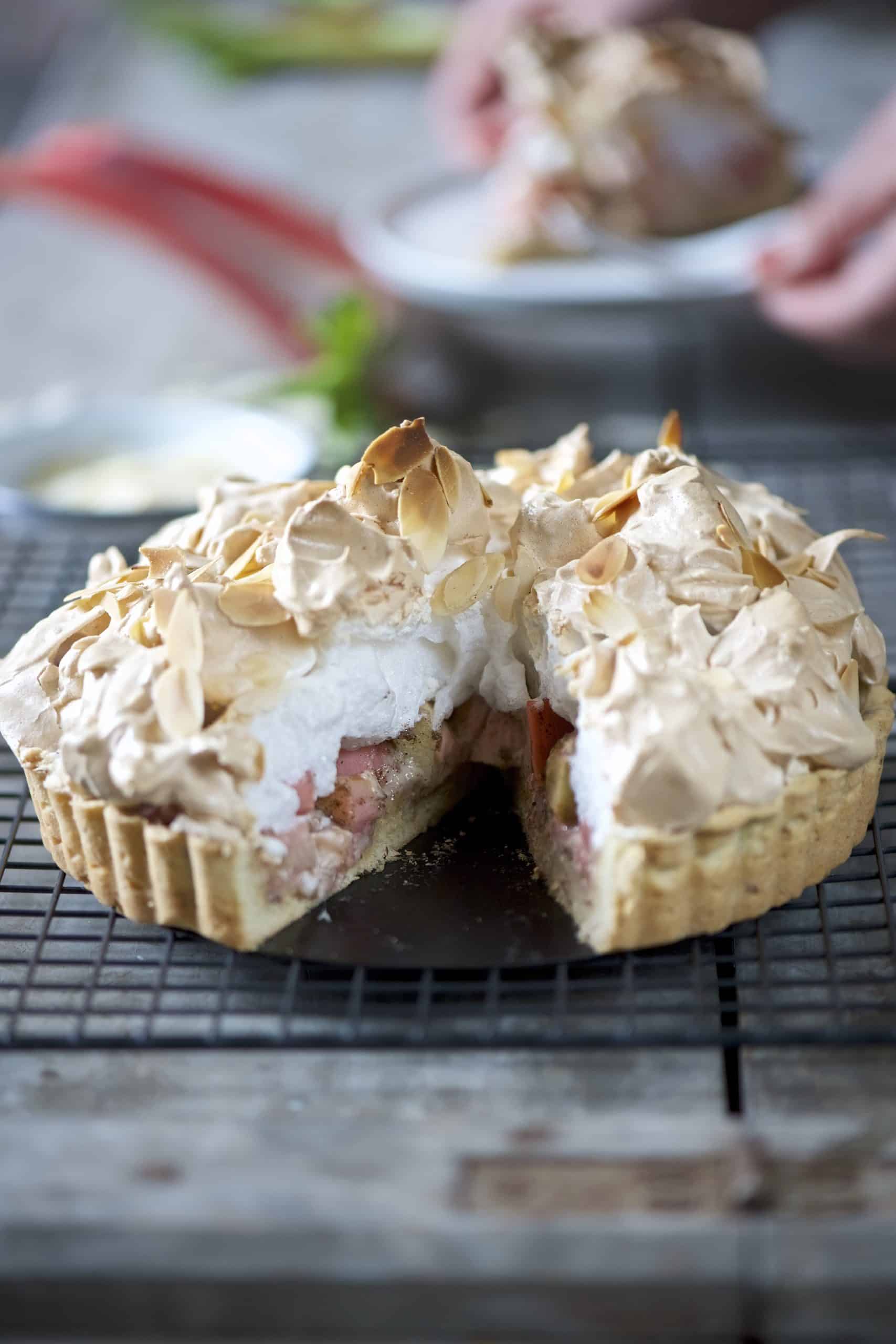 Torta meringata al rabarbaro - Carlotta e il bassotto